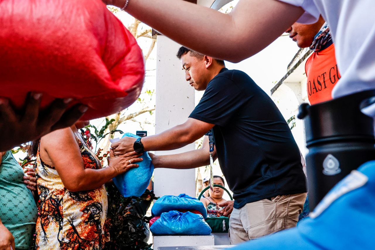 Gov. Evardone commits more help for Suluan Island after Typhoon Tino ...